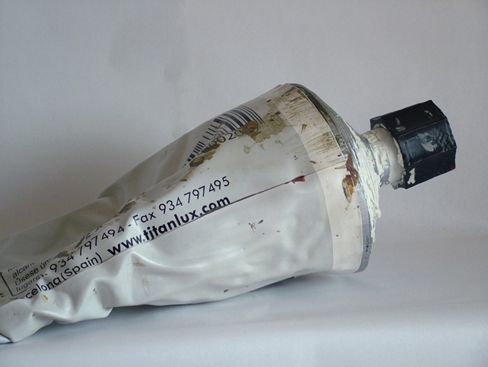 Romulo Celdran’s Oversized Sculptures | Amusing Planet